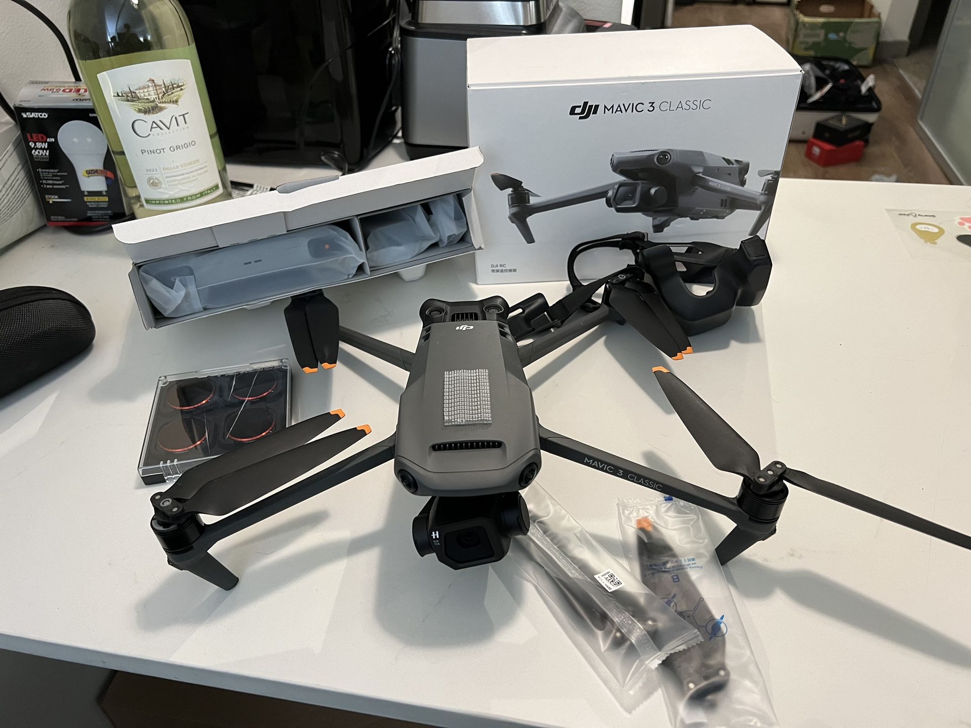 DJI Mavic 3 Classic Drone with Polarizer And 1 Year Of DJI Care for ...