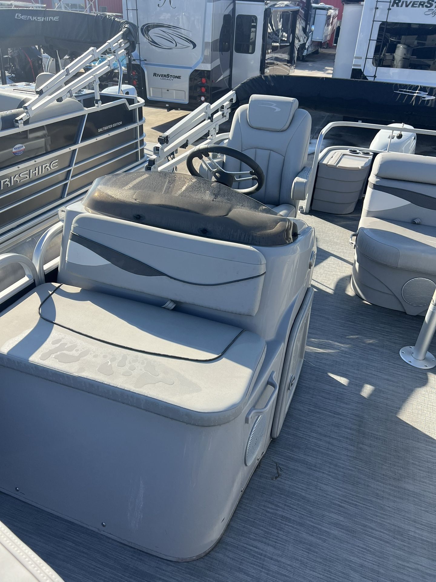 2022 Bennington 20sv for Sale in Donna, TX - OfferUp