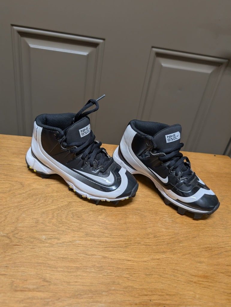 Soccer Cleats Size 11C for Sale in Everett, WA - OfferUp