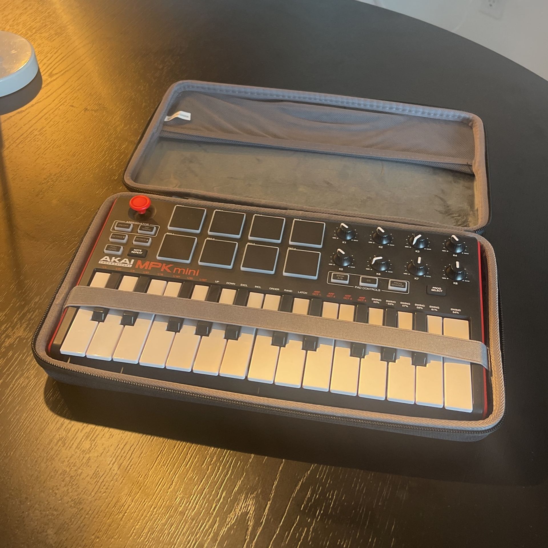Akai Mpk Mini midi Keyboard + Keyboard Case for Sale in Miami, FL - OfferUp
