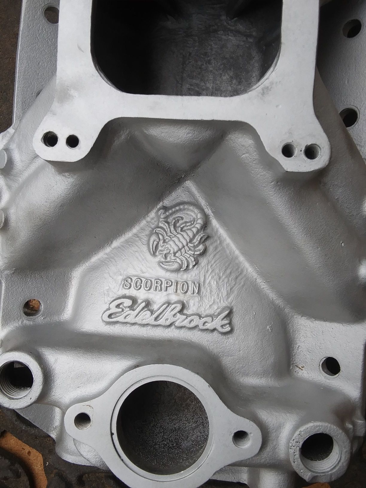 Sbc Edelbrock scorpion intake for Sale in Dawsonville, GA - OfferUp