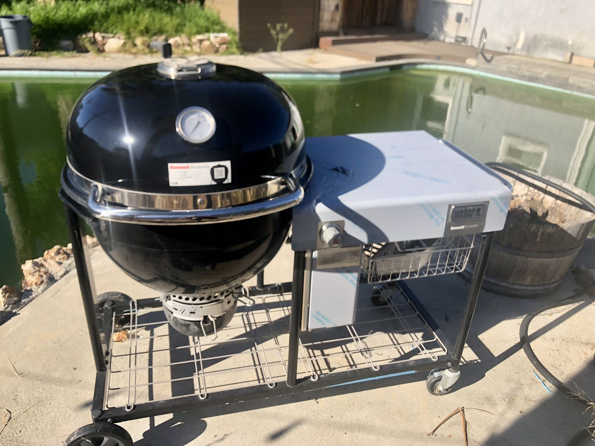 Summit Kamado S6 Charcoal Grill, **Updated Pics** for Sale in Long ...