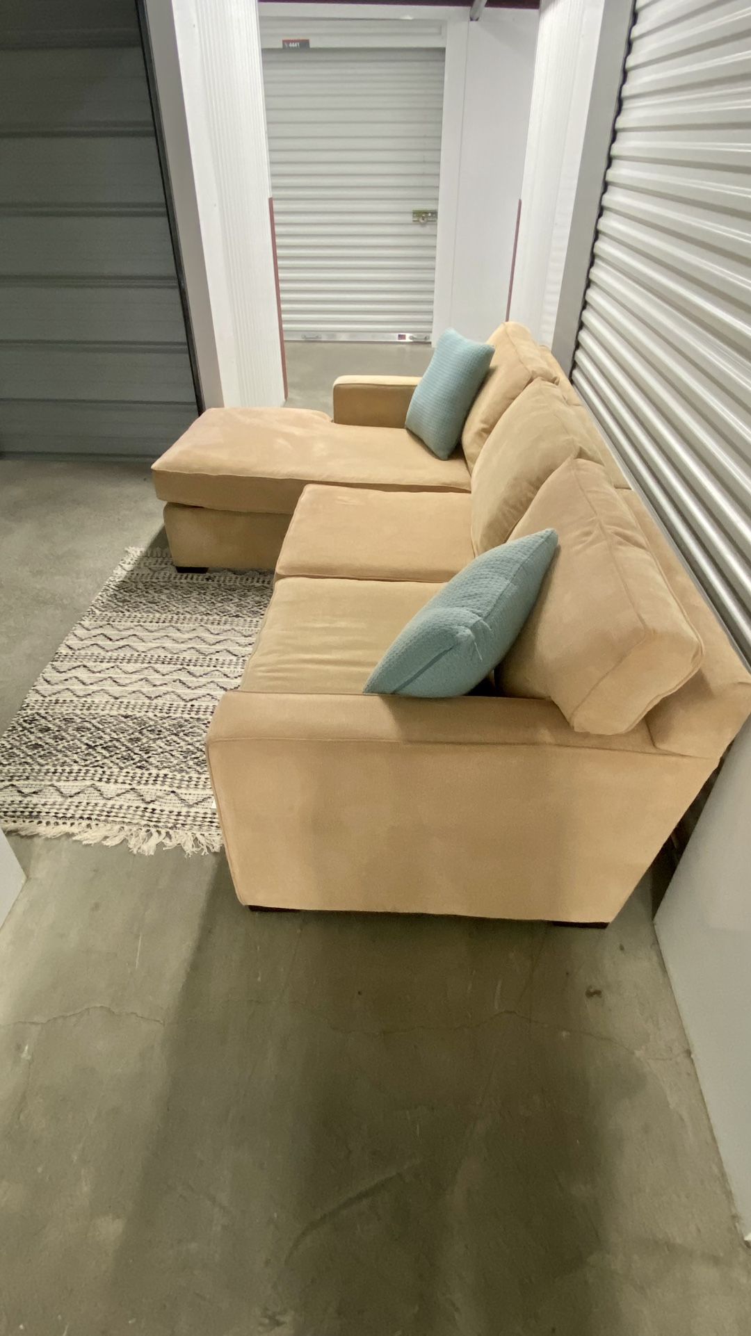 Johnathan Louis 3 Piece Modular Sectional for Sale in Seattle, WA - OfferUp