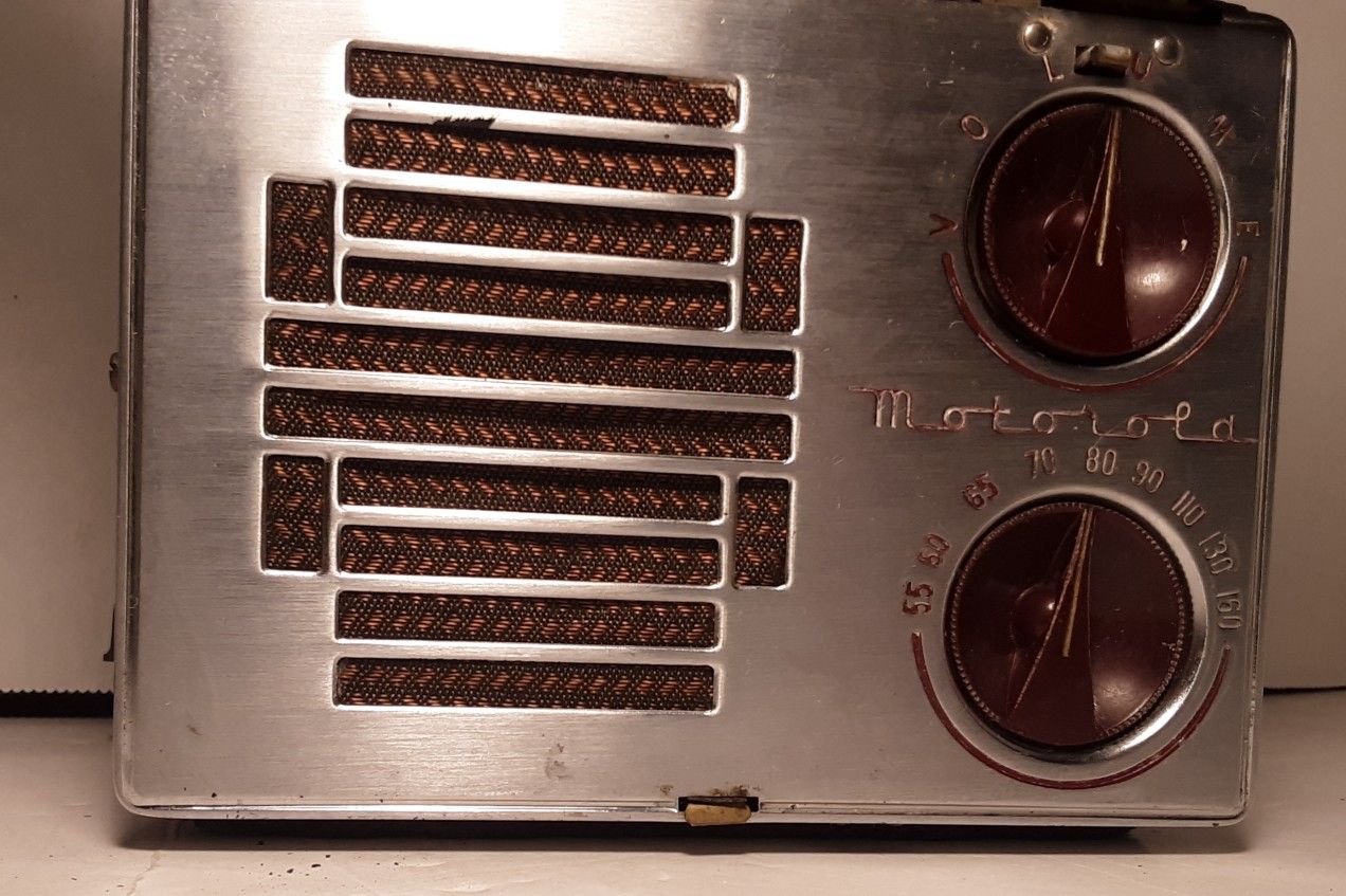 Vintage 1940s Working Motorola 5A5 Portable Tube Radio for Sale in ...