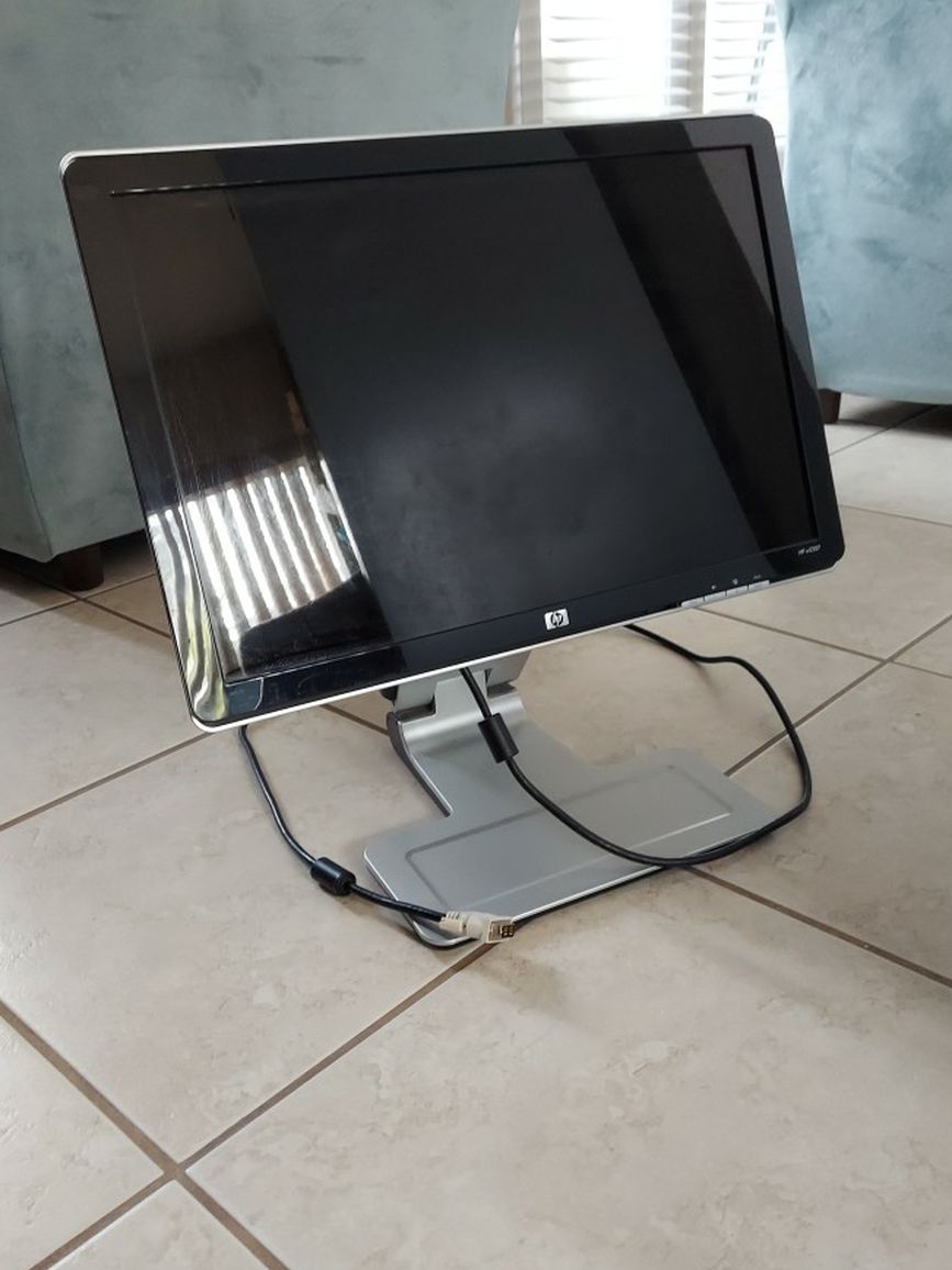 HP w2207 22" Monitor With Inbuilt Speakers for Sale in Scottsdale, AZ ...