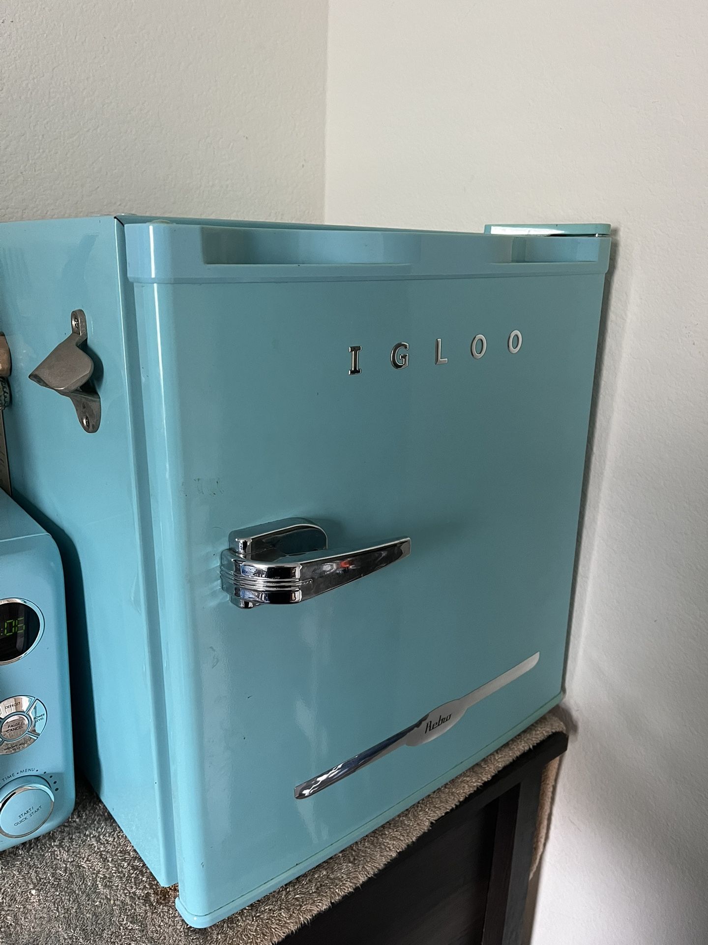 Retro Style Mini Fridge for Sale in San Diego, CA - OfferUp