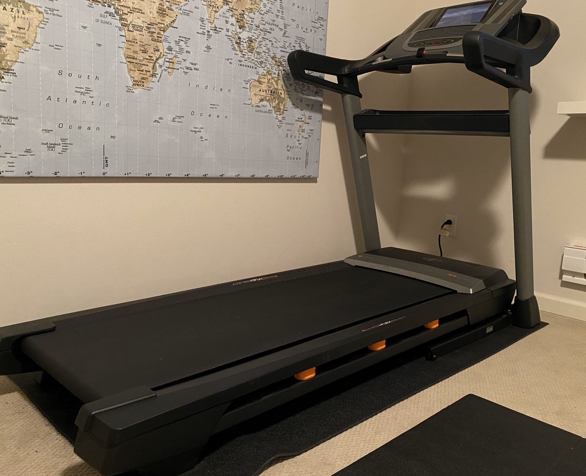 Nordictrack C1650 Threadmill like new w/ threadmill rug for Sale in ...