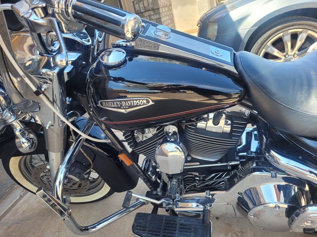 2002 Harley Davidson Road King Classic-FLHRCI for Sale in Gilbert, AZ - OfferUp