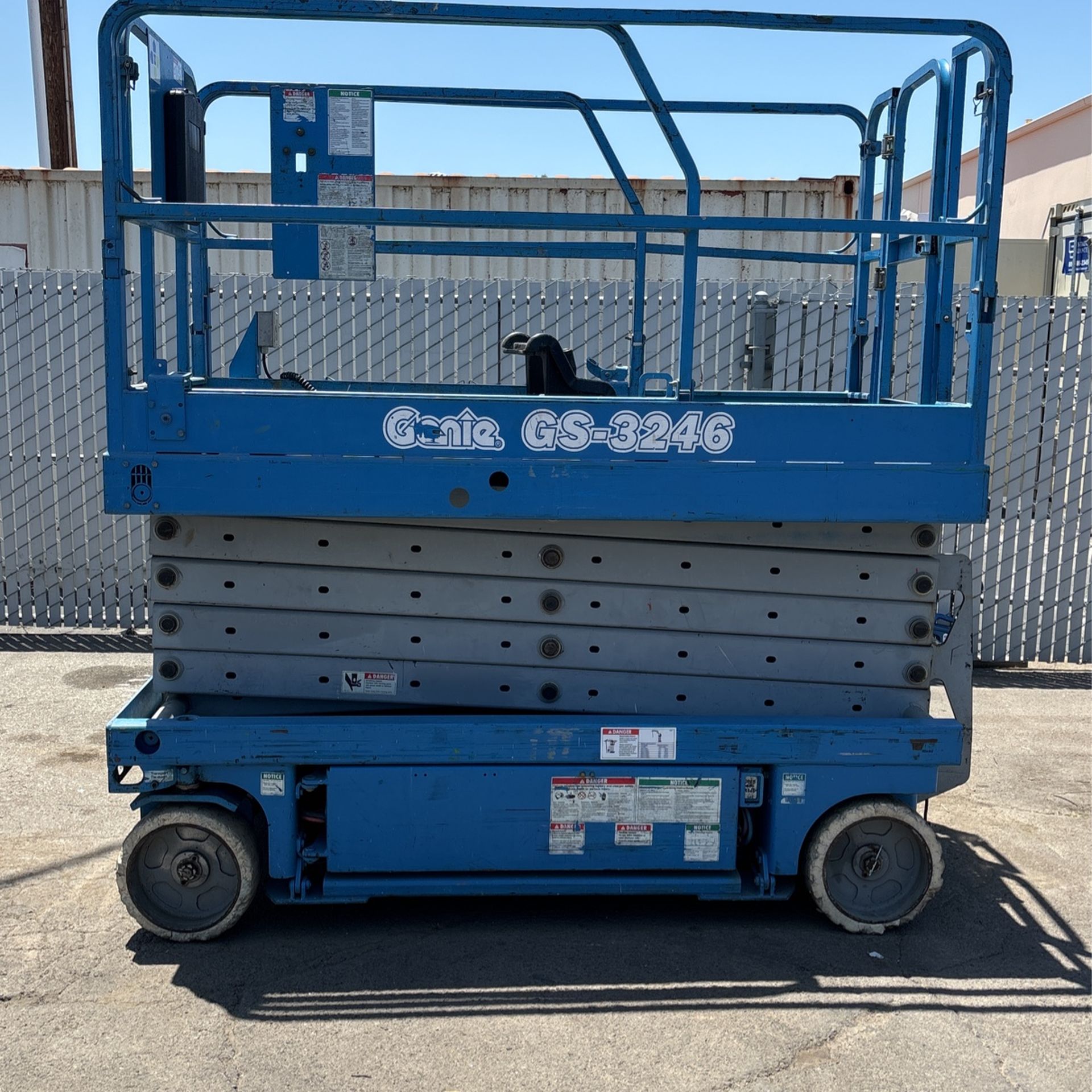 Genie Scissor Lift GS 3246 for Sale in Fullerton, CA - OfferUp
