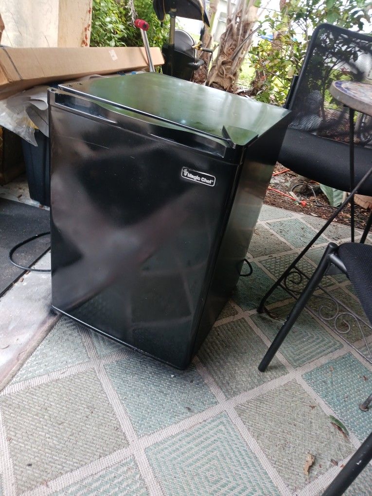 Like New Magic Chef Mini Frig An Freezer 30 Firm for Sale in Jupiter ...