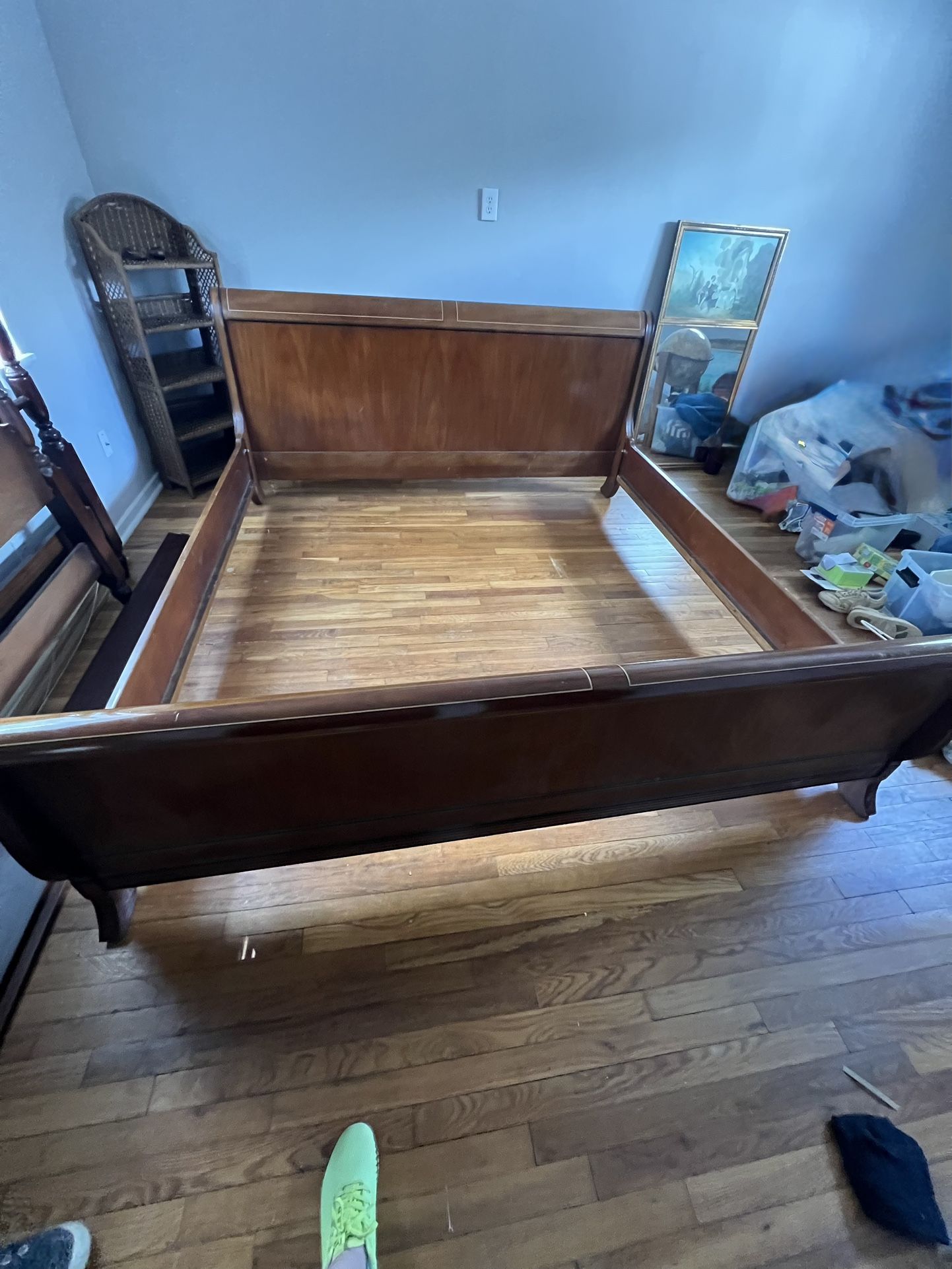 Vintage Drexel Heritage King Size Mahogany Sleigh Bed for Sale in Alamo Heights, TX - OfferUp
