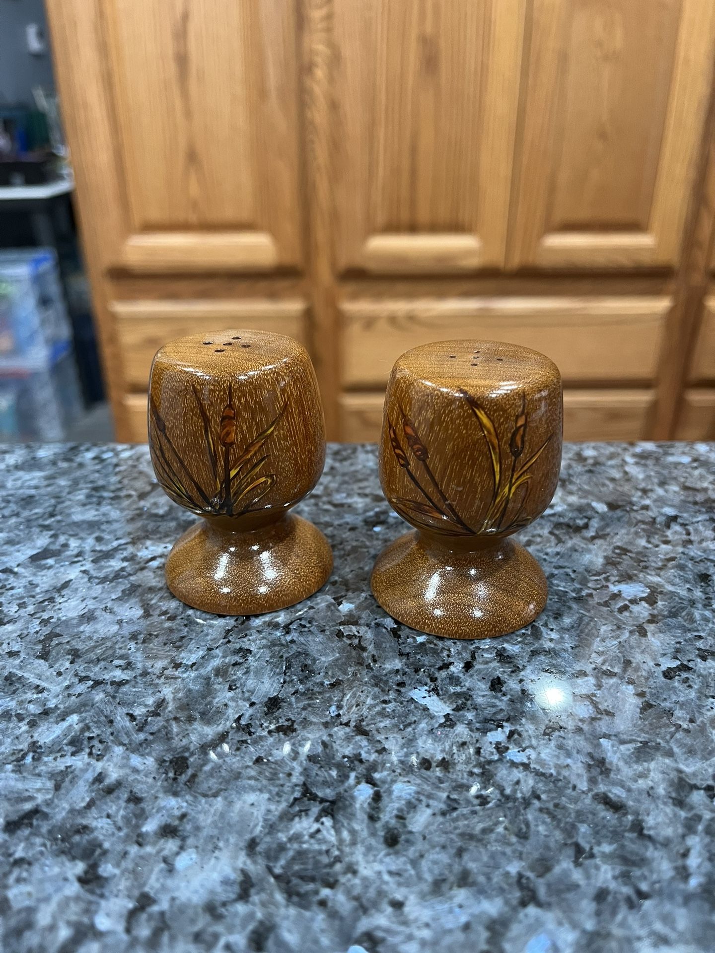 Vintage Wooden Oregon Myrtlewood Pair Of Salt And Pepper Shakers ...