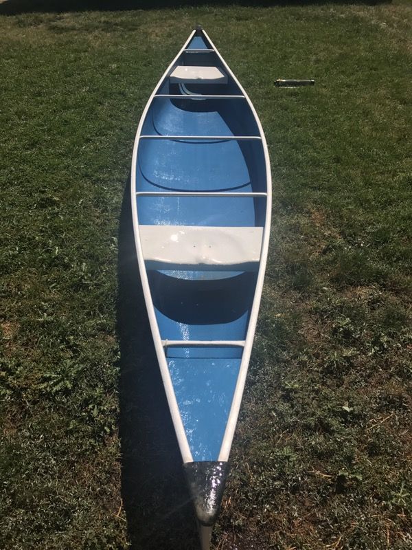 17' Fiberglass Pat Moore Canoe for Sale in Englewood, CO - OfferUp