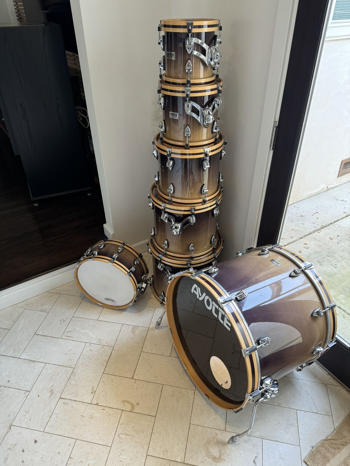 Ayotte (Ray Era) Drum set + SKB Road cases. Excellent Condition for ...