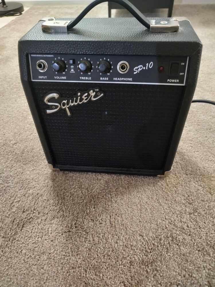 Squire sp10 Guitar Amp for Sale in Las Vegas, NV - OfferUp