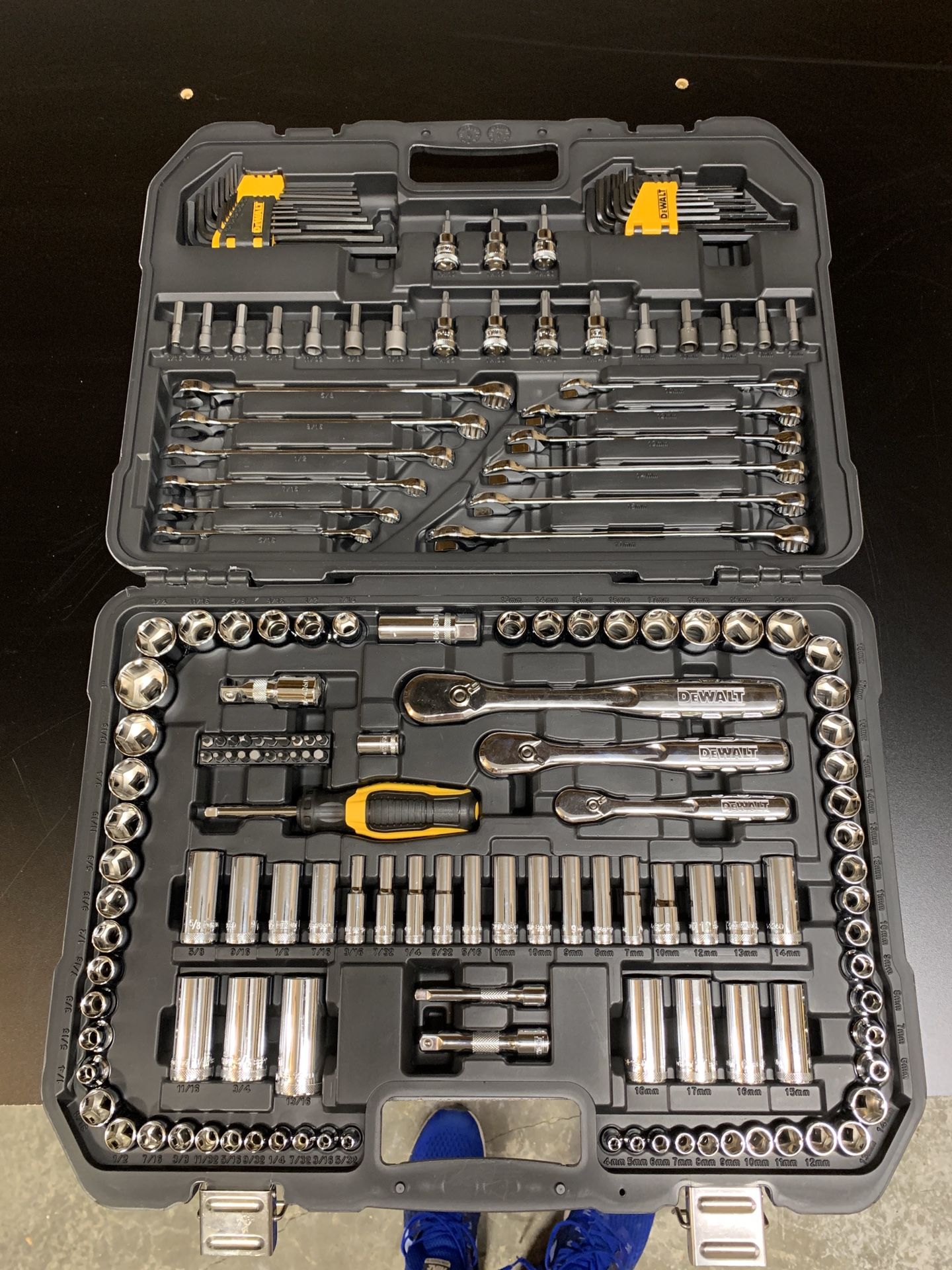 DeWalt Tool/Socket Set for Sale in Auburn, WA - OfferUp