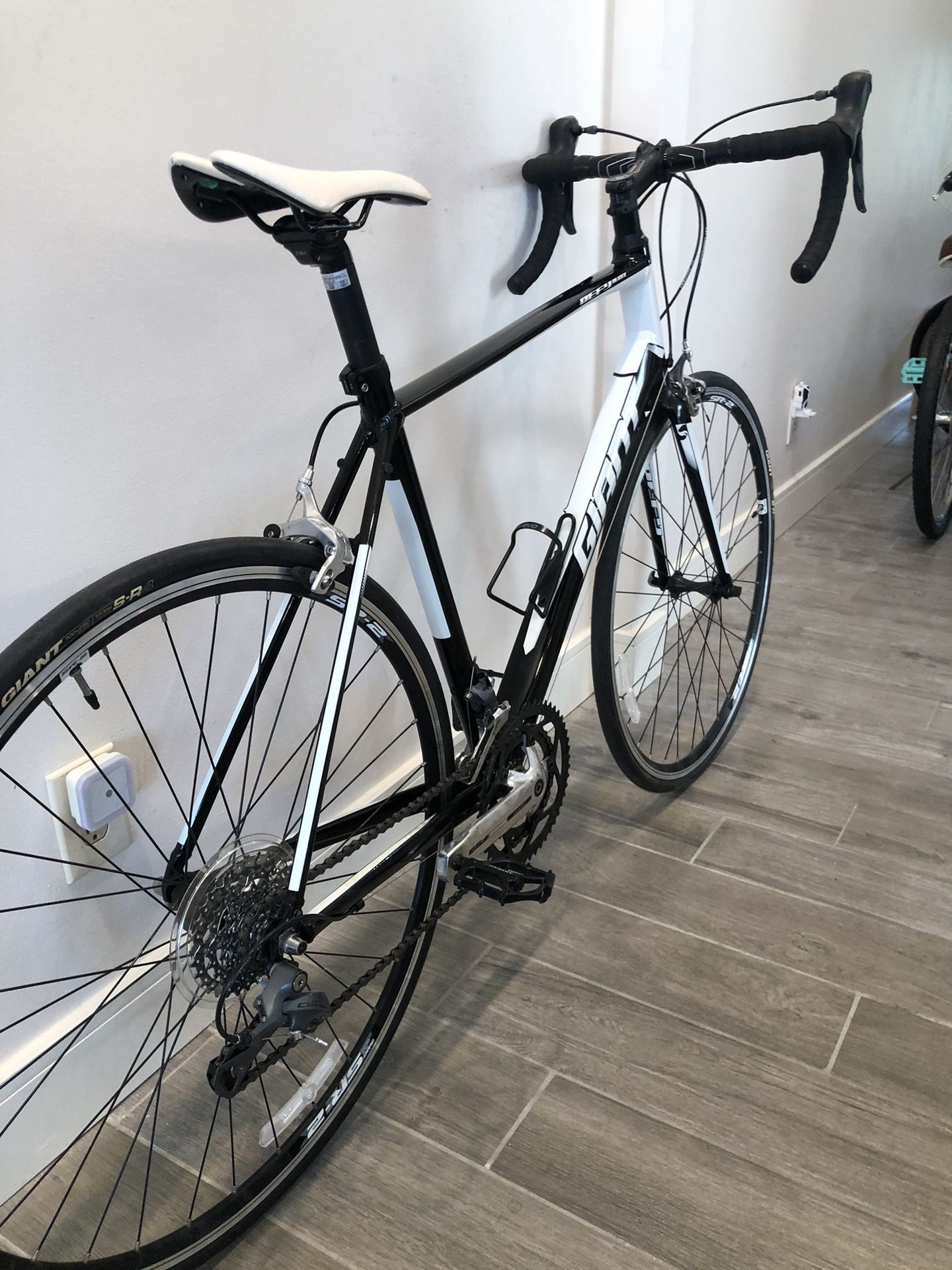 Giant Defy Road Bike Large Alum/Carbon Ready/Ride for Sale in Winter ...