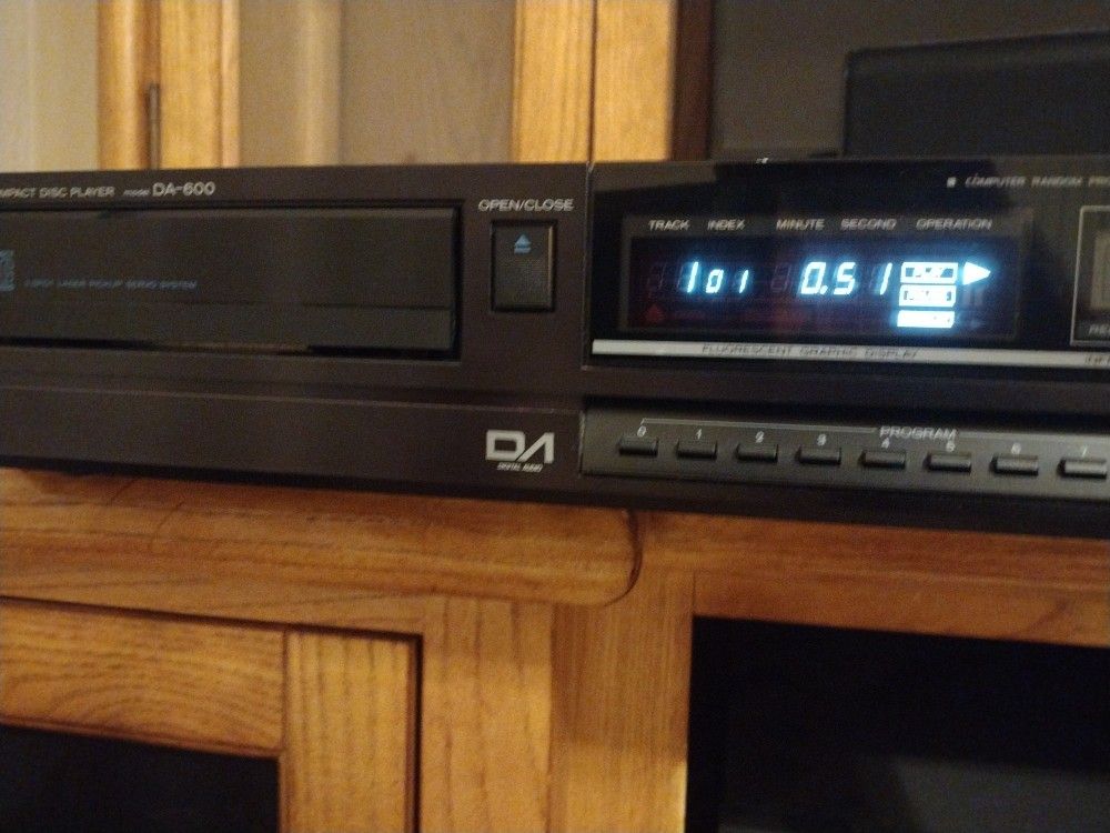 Vintage CD Player. for Sale in Surprise, AZ - OfferUp