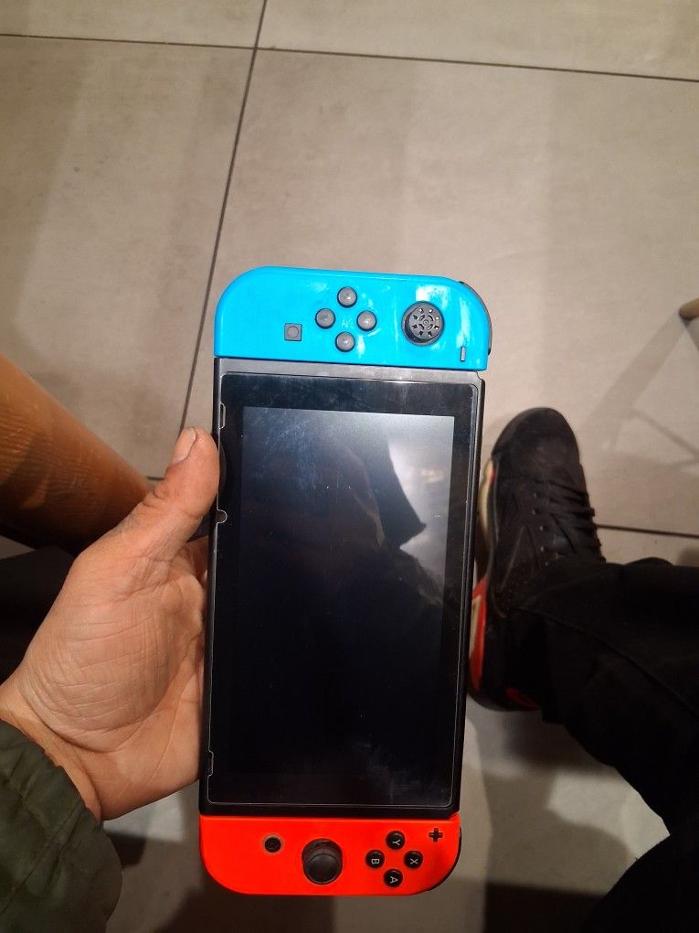 Switch Really Nice Condition for Sale in Bakersfield, CA - OfferUp