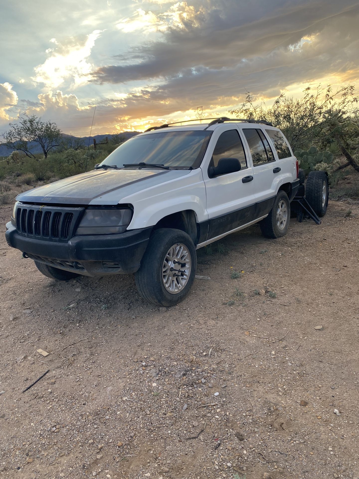 2002 Jeep Laredo 4x4 for Sale in Sahuarita, AZ - OfferUp