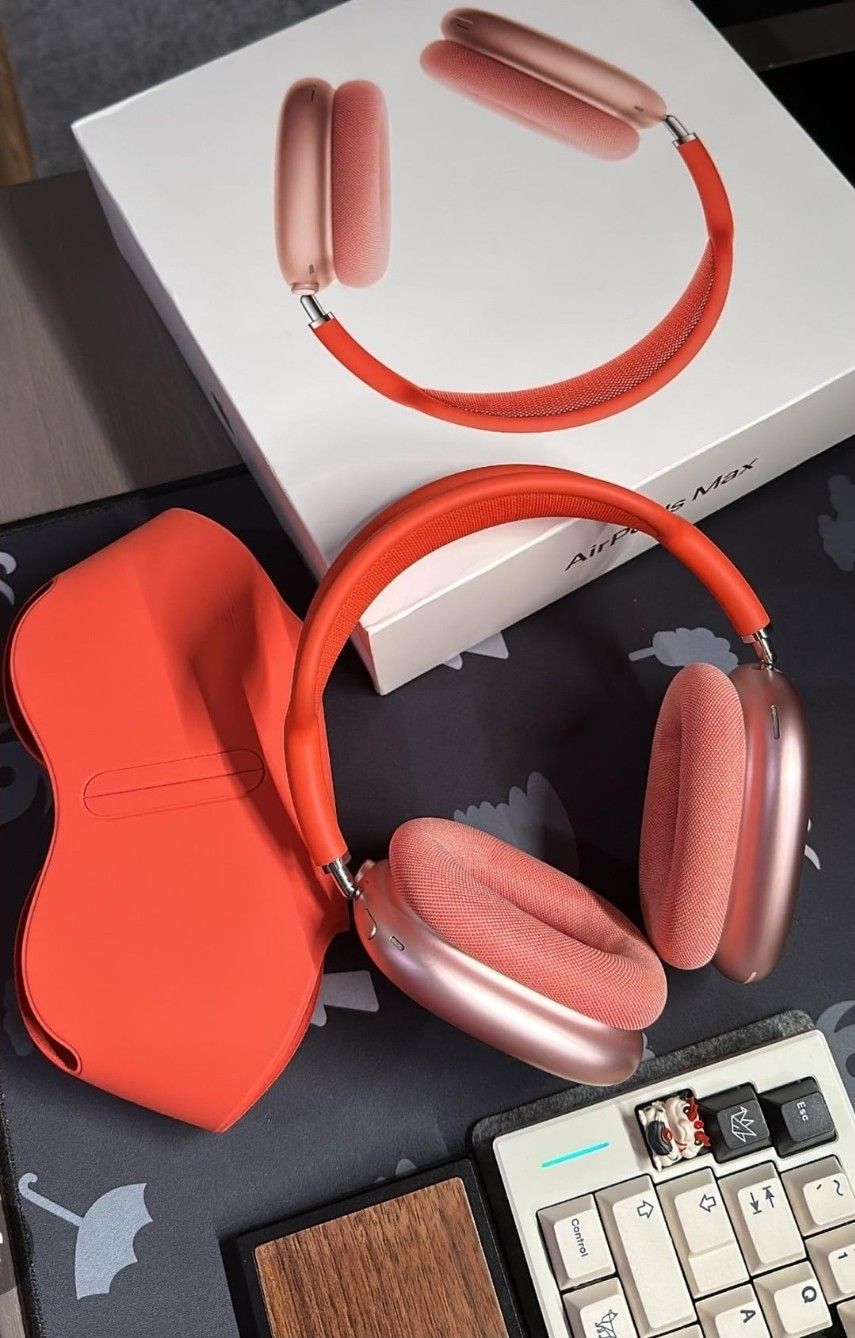 Apple Red Airpod Maxes for Sale in Joliet, IL - OfferUp
