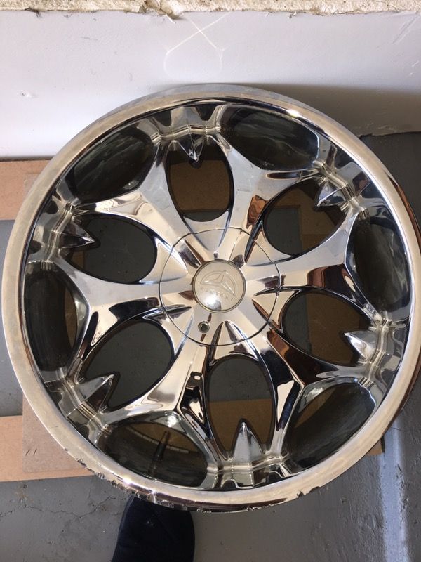 Bentchi/ Borghini Rims 20 Inch Chrome for Sale in Houston, TX - OfferUp