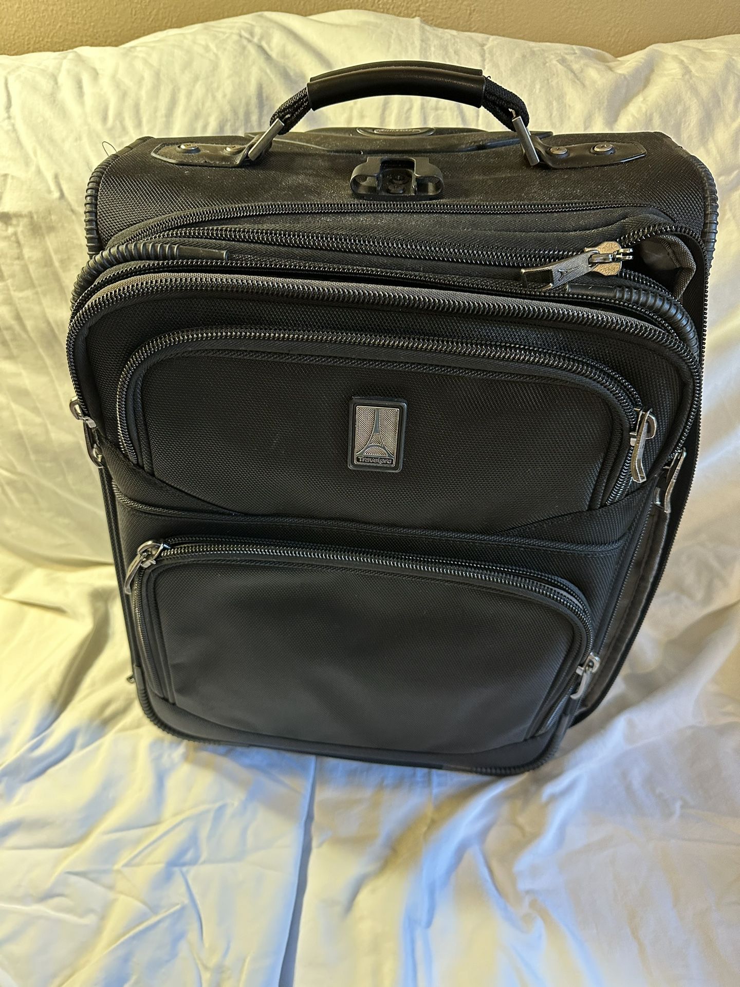 Travelpro FlightCrew5 18inch Roller board Bag for Sale in Lynnwood, WA ...