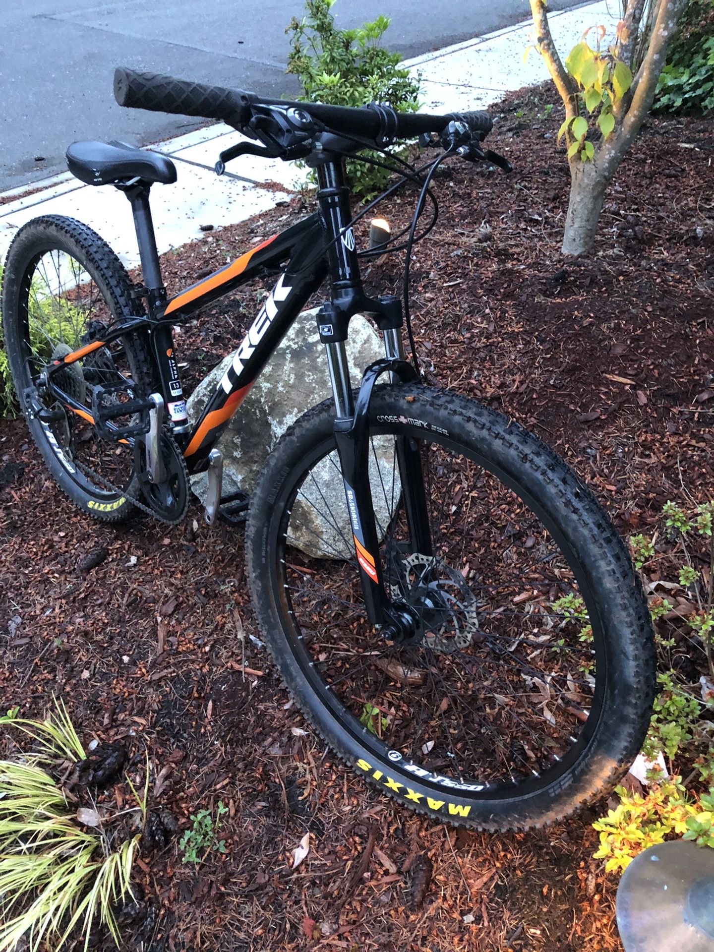Trek Mountain Bike disc brakes Maxxis tires for Sale in Bellevue, WA ...