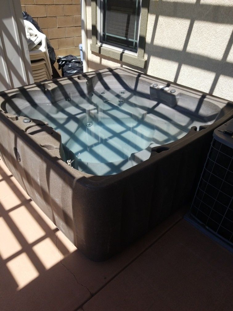Elite 600 Aquarest Spa/Jacuzzi/Hot Tub with LED lights and heater for ...