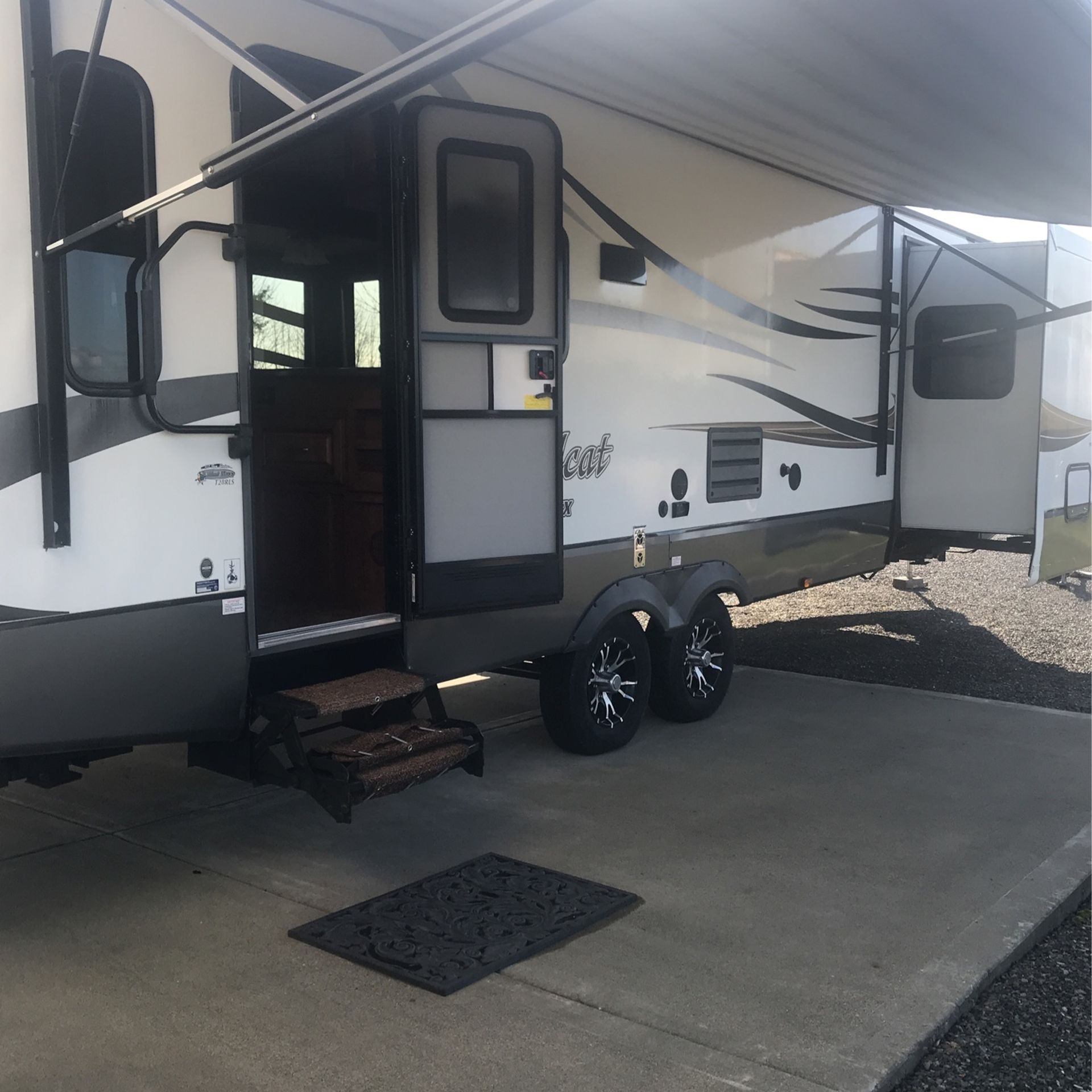 Forrest River Wildcat Max 28RLS for Sale in Snohomish, WA - OfferUp