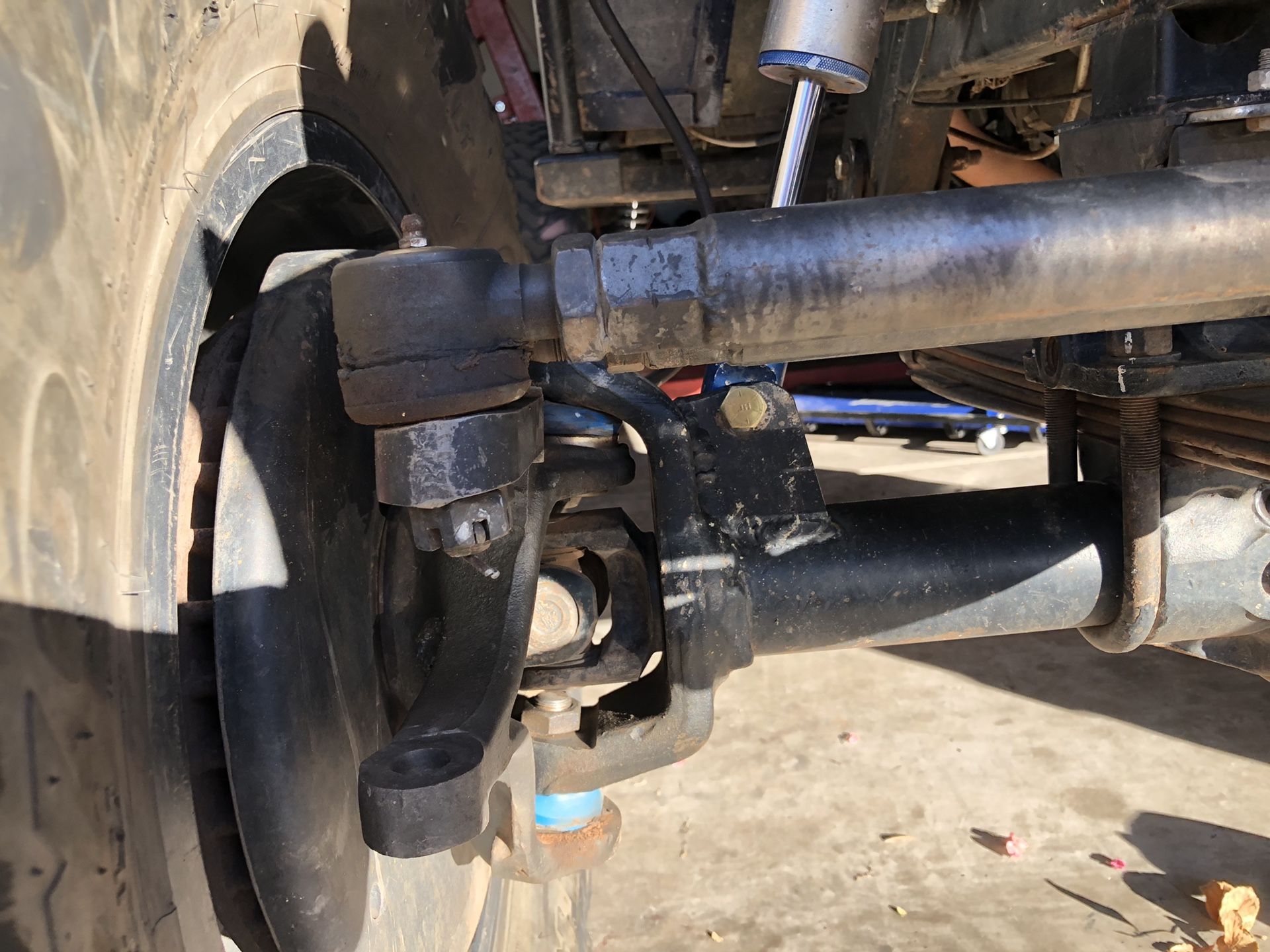 Chevy Dana 44 8 lug axle for sale for Sale in Goodyear, AZ - OfferUp