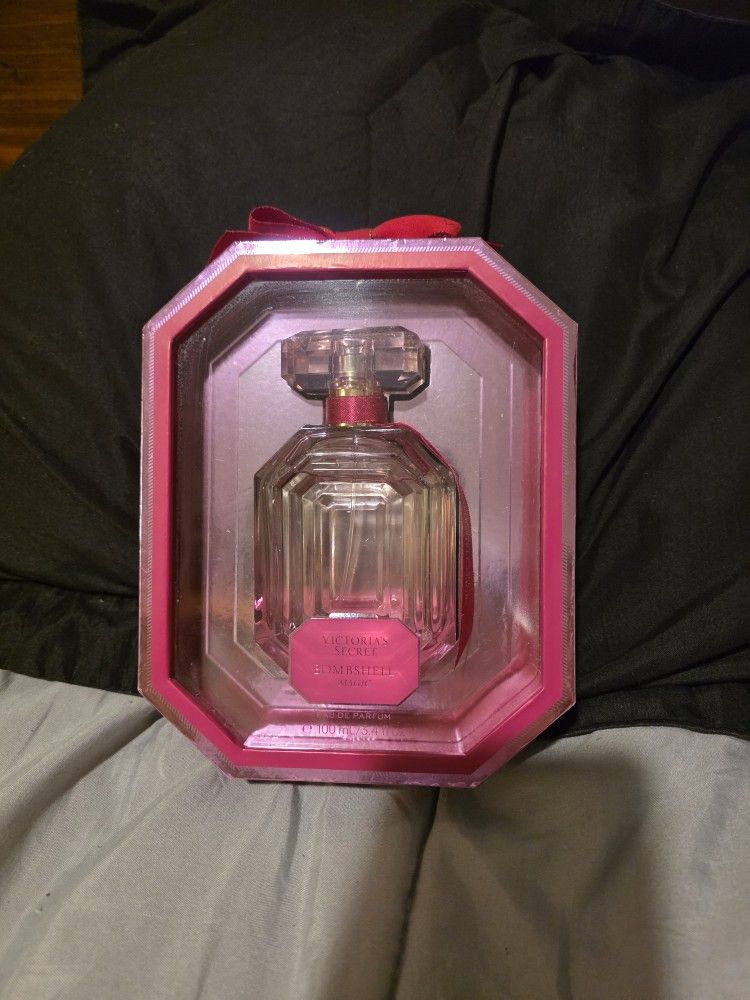 Victoria's Secret Bombshell Magic Perfume 3.4 M.L. for Sale in San ...