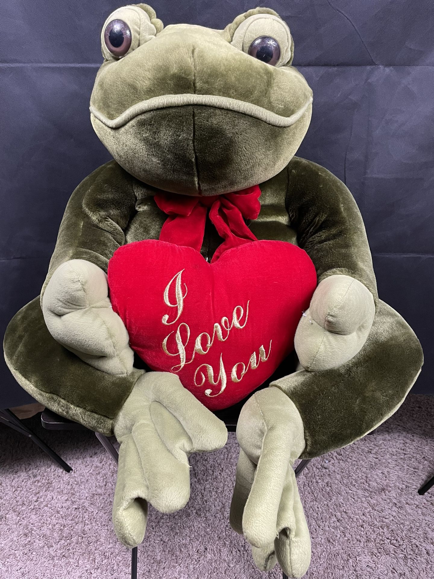 Dan Dee Huge Frog Red Heart Plush For Valentine’s for Sale in Irving ...