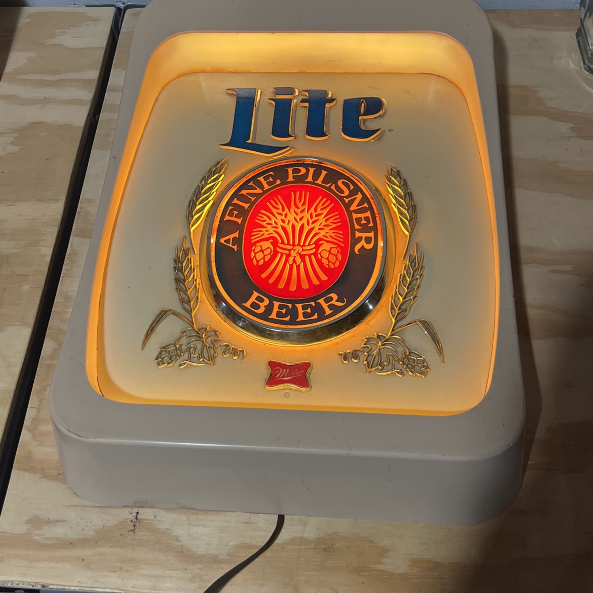 VINTAGE Miller Lite Sign 14”x18” Works New Bulb for Sale in Oak Forest ...