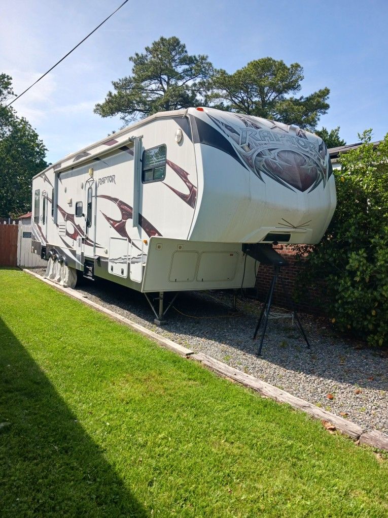 2012 5th Wheel Raptor for Sale in Chesapeake, VA - OfferUp