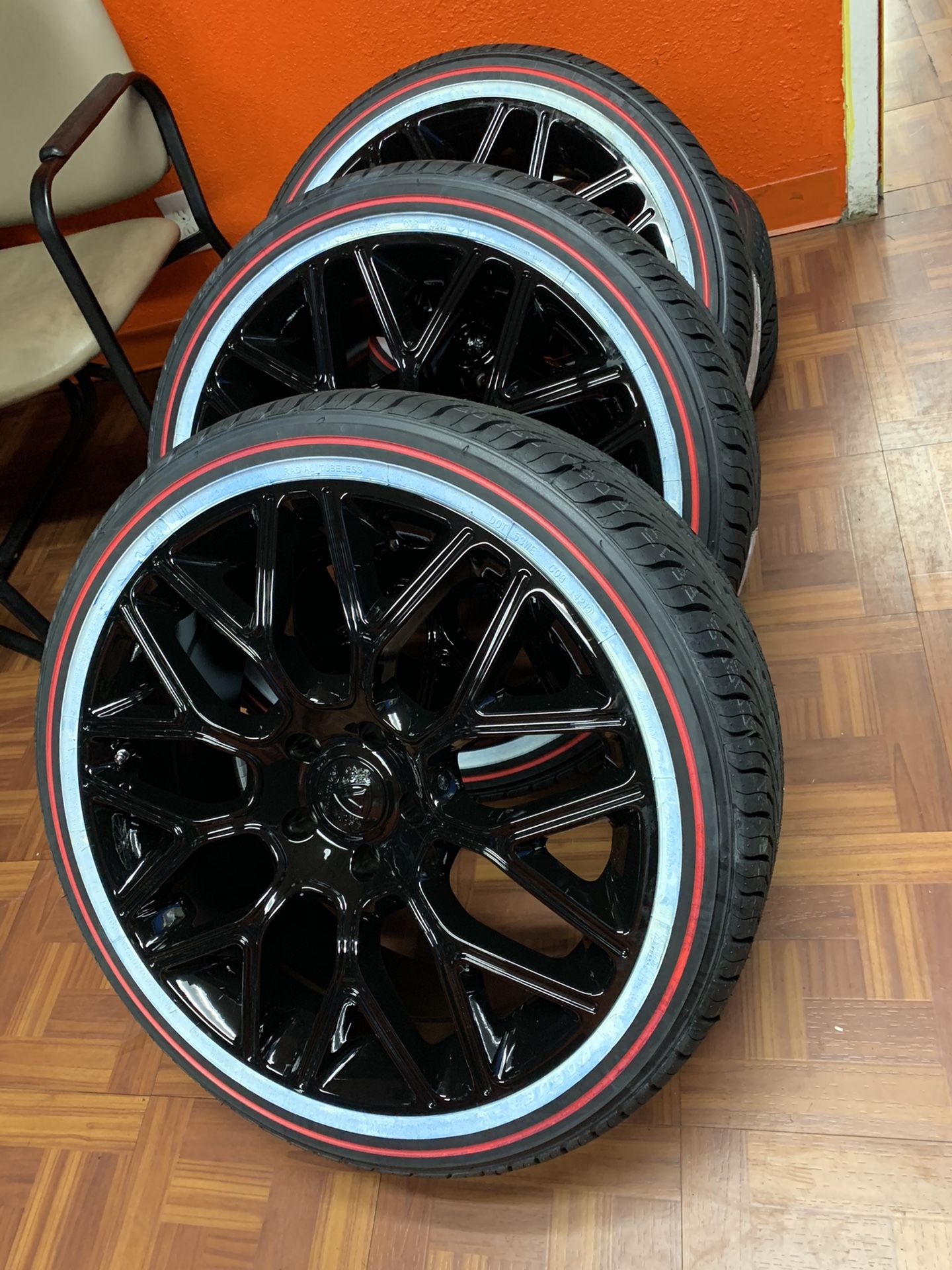 20s gloss black vogue wheels with red line vogue tyres for Sale in ...