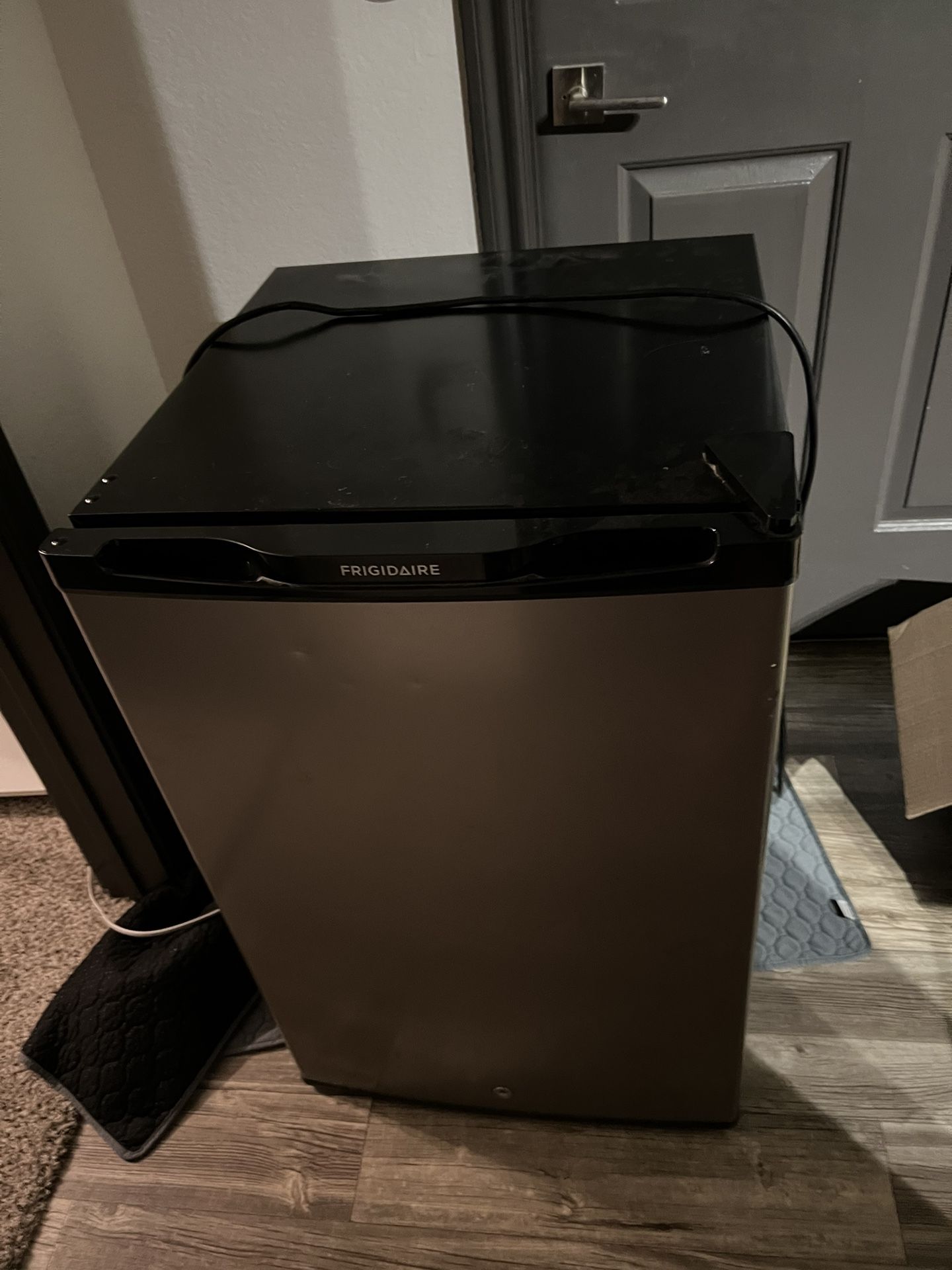 Frigidaire Mini Fridge for Sale in Lucas, TX - OfferUp