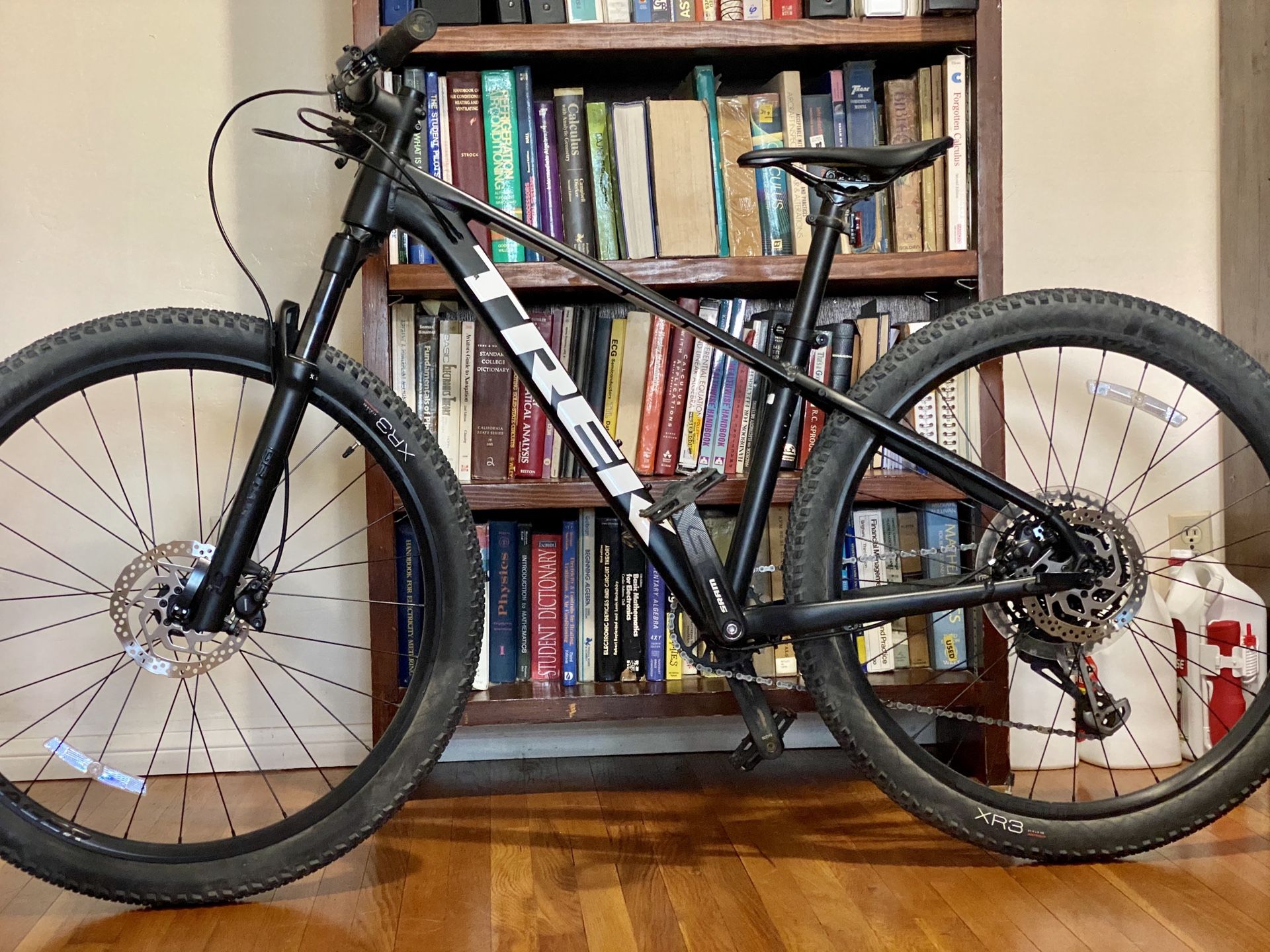 2020 Trek Excalibur 8 small frame 27.5 inch tires for Sale in Pomona ...