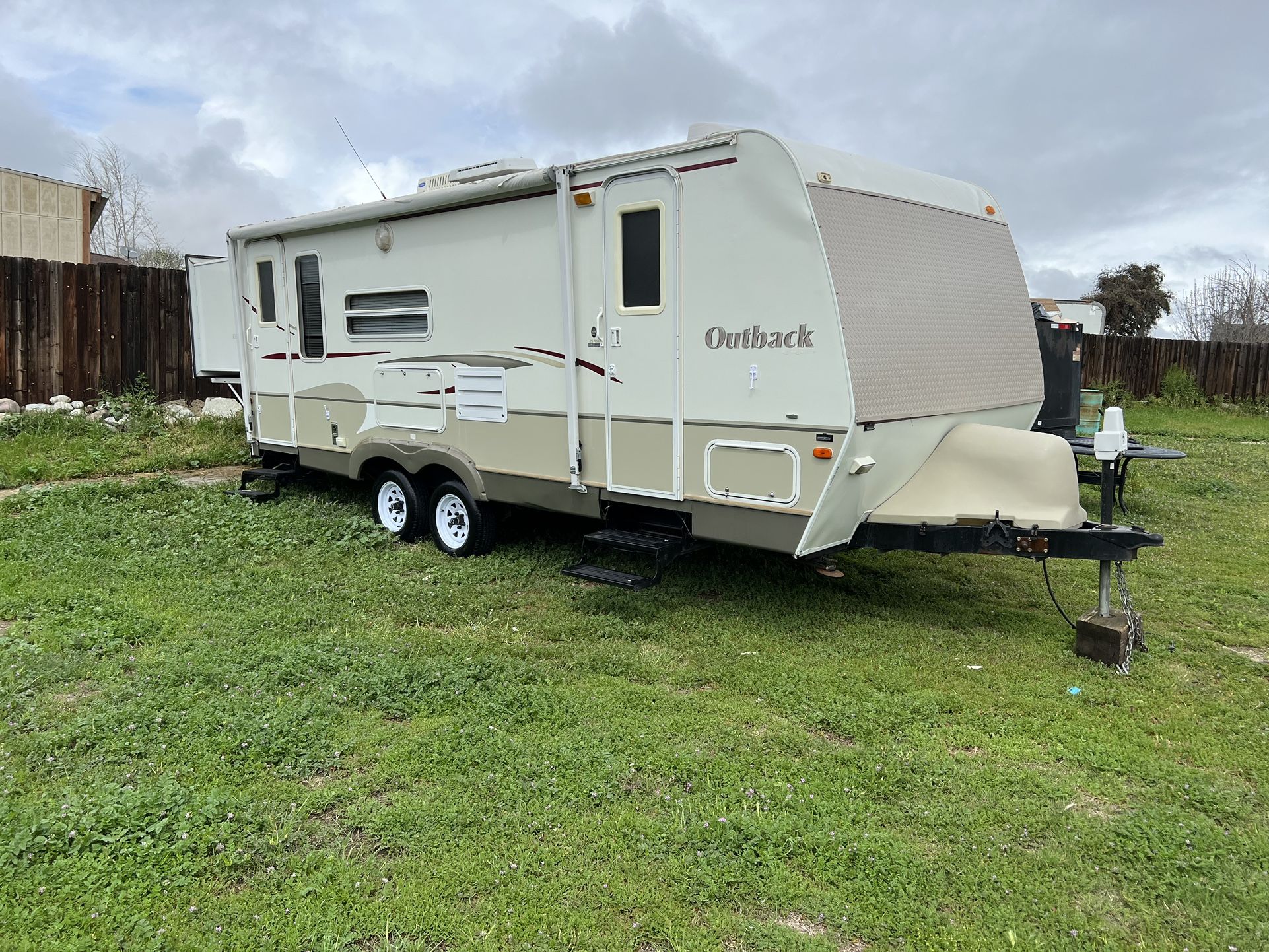 2006 outback 27 foot double door with Slidell for Sale in Jurupa Valley ...