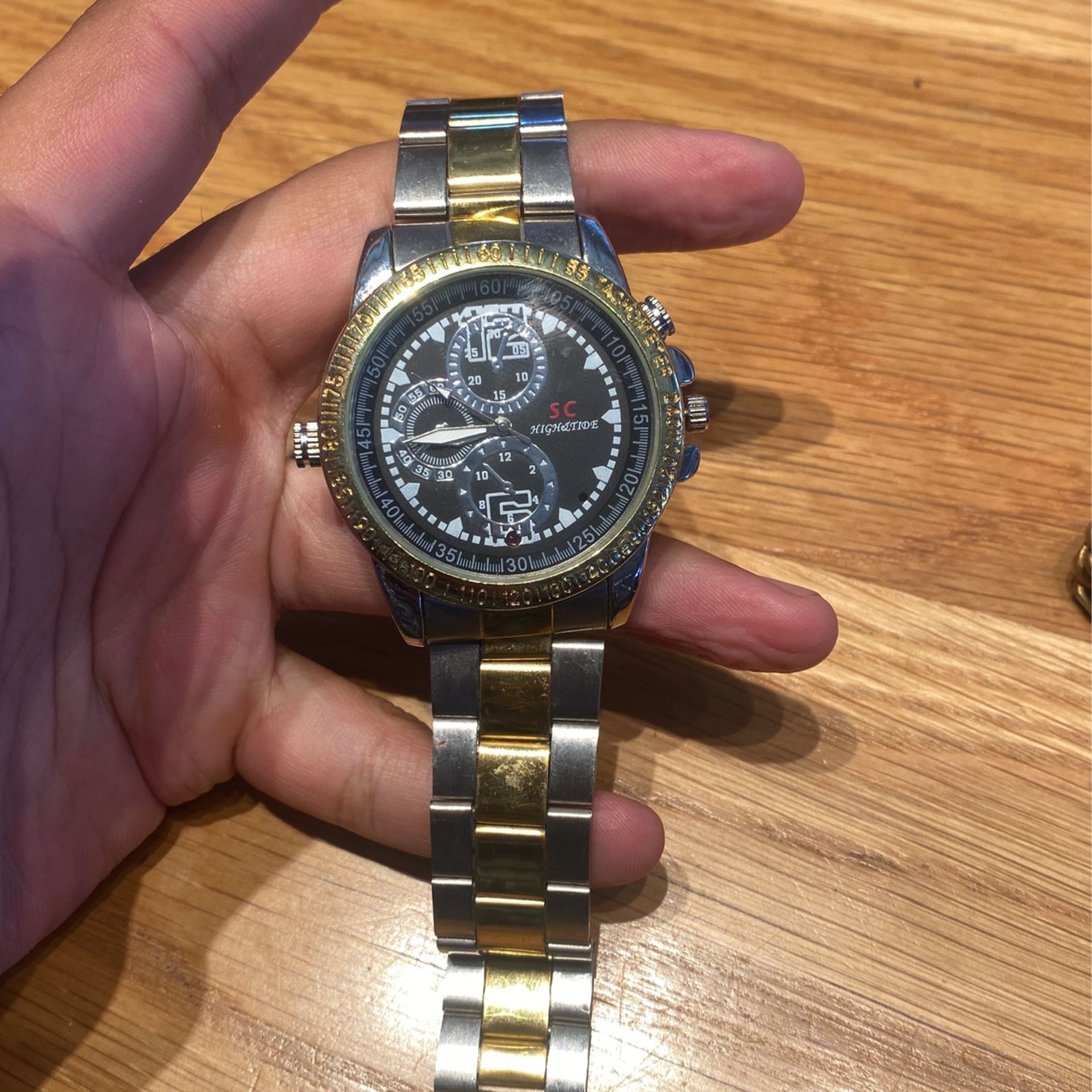 Sc Highjtide Watch Gold And Silver for Sale in Hemet, CA - OfferUp