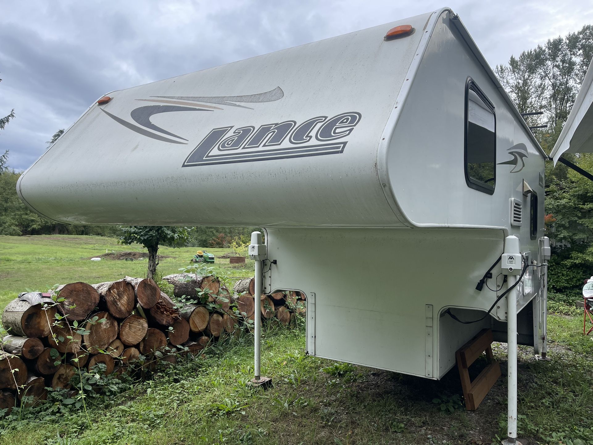 2009 Lance 8/Tc for Sale in Arlington, WA - OfferUp