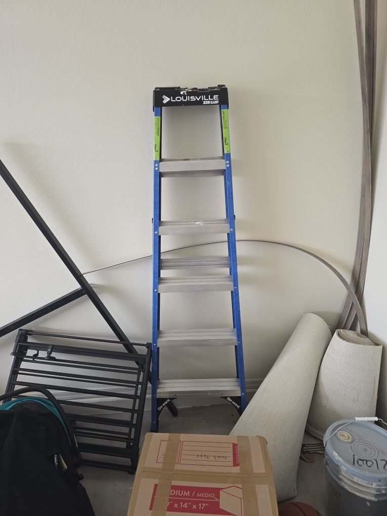 6 Feet Louisville Ladder for Sale in Peoria, AZ - OfferUp