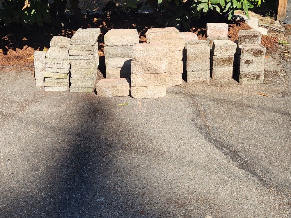 Free Assorted Blocks And Pavers for Sale in Everett, WA - OfferUp