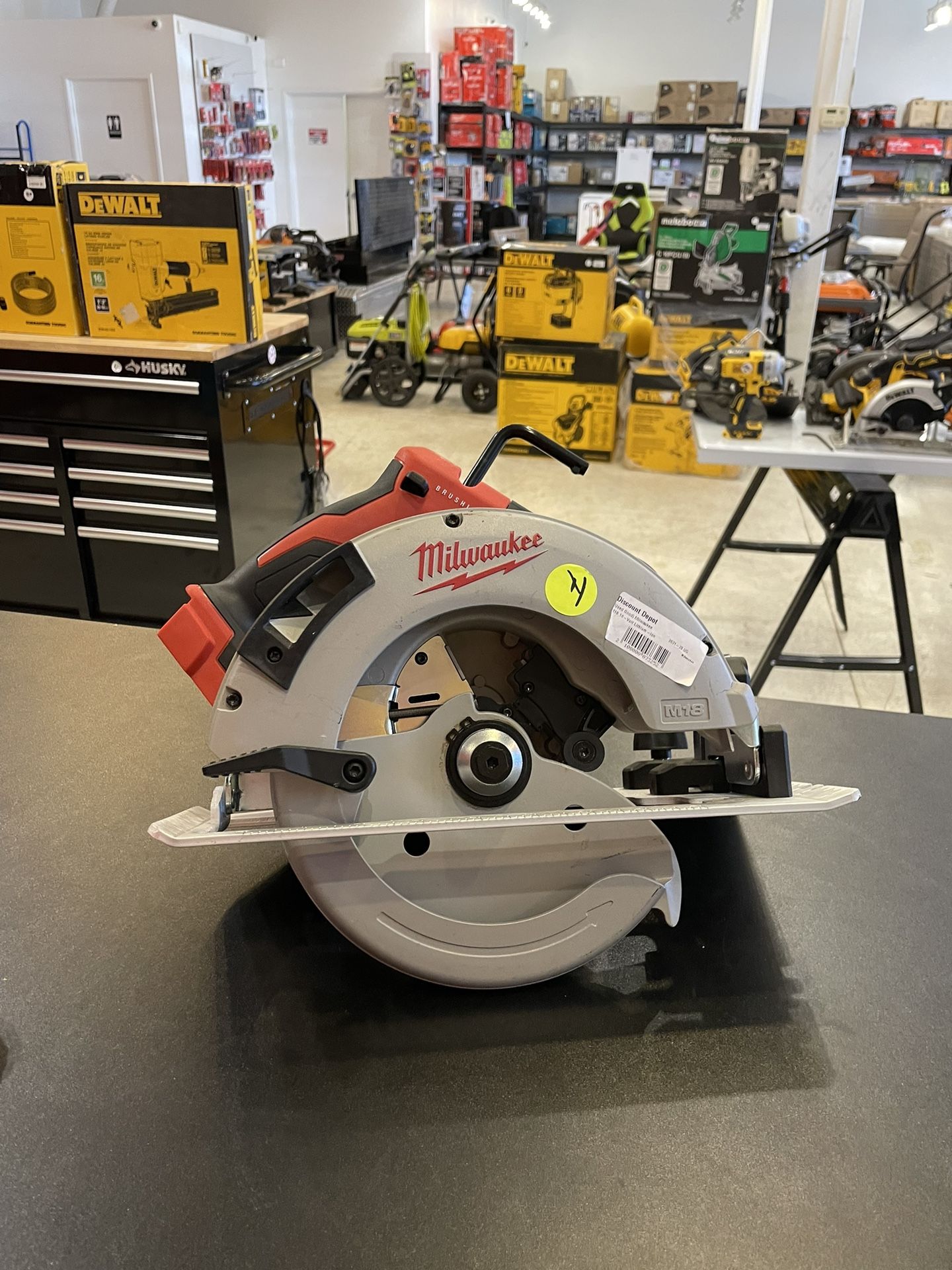 MILWAUKEE M18 6-1/2” CIRCULAR SAW (TOOL ONLY) 2630-20 for Sale in North ...