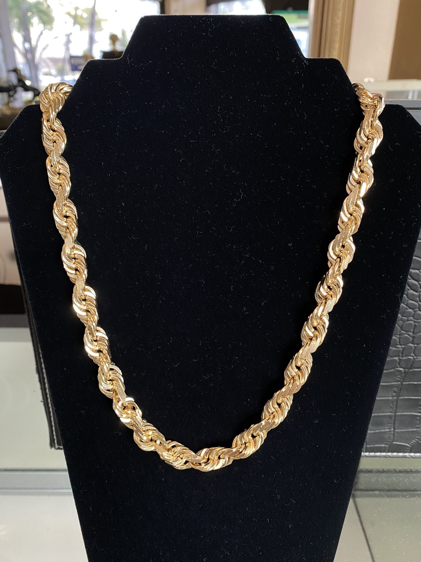 12mm 23” Diamond cut rope chain 14k Yellow Gold for Sale in Honolulu ...