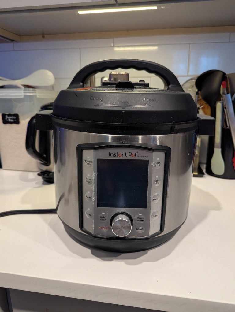 Instant Pot Duo Evo Plus 6qt for Sale in Philadelphia, PA - OfferUp