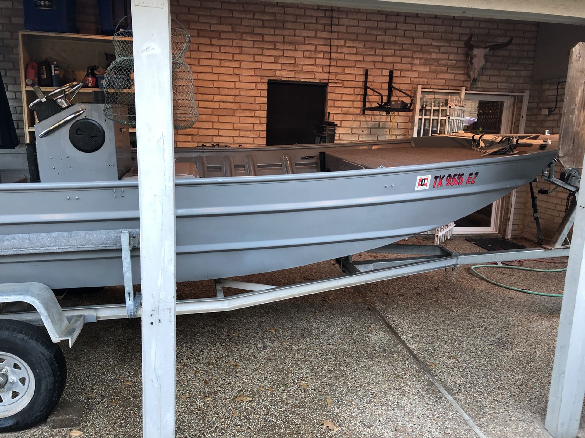 ALWELD 18 ft. Center Console for Sale in Katy, TX - OfferUp