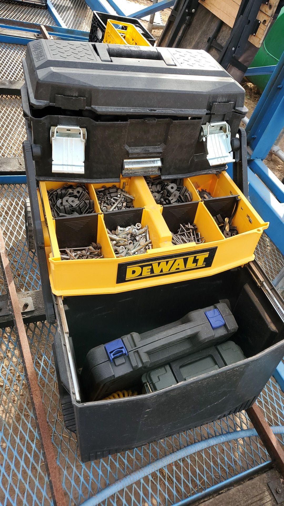 Dewalt tool box (tools not included) for Sale in Socorro, TX - OfferUp