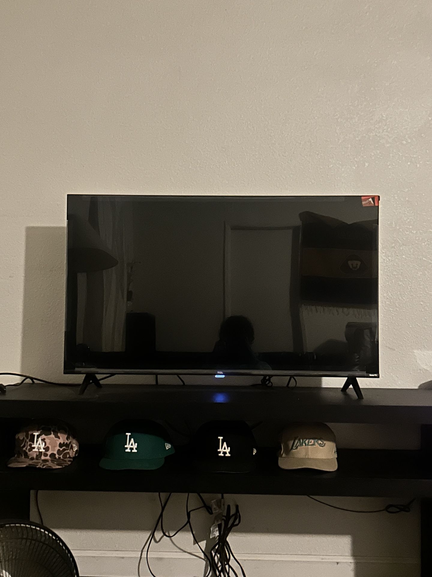 TCL Flat Screen ( Roku TV) 43” for Sale in Hemet, CA - OfferUp