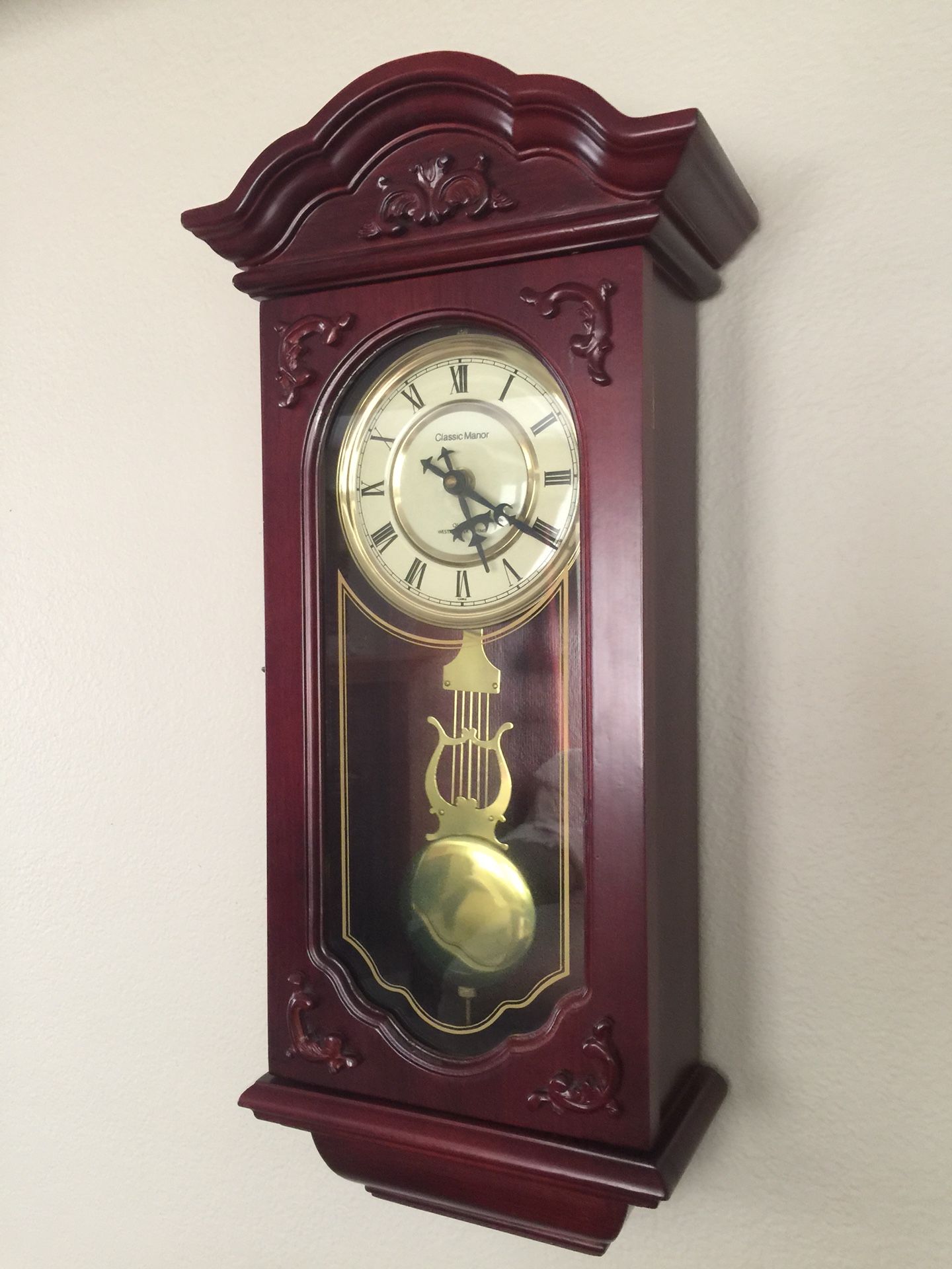 Classic Manor Quartz Wall Clock for Sale in Colorado Springs, CO - OfferUp